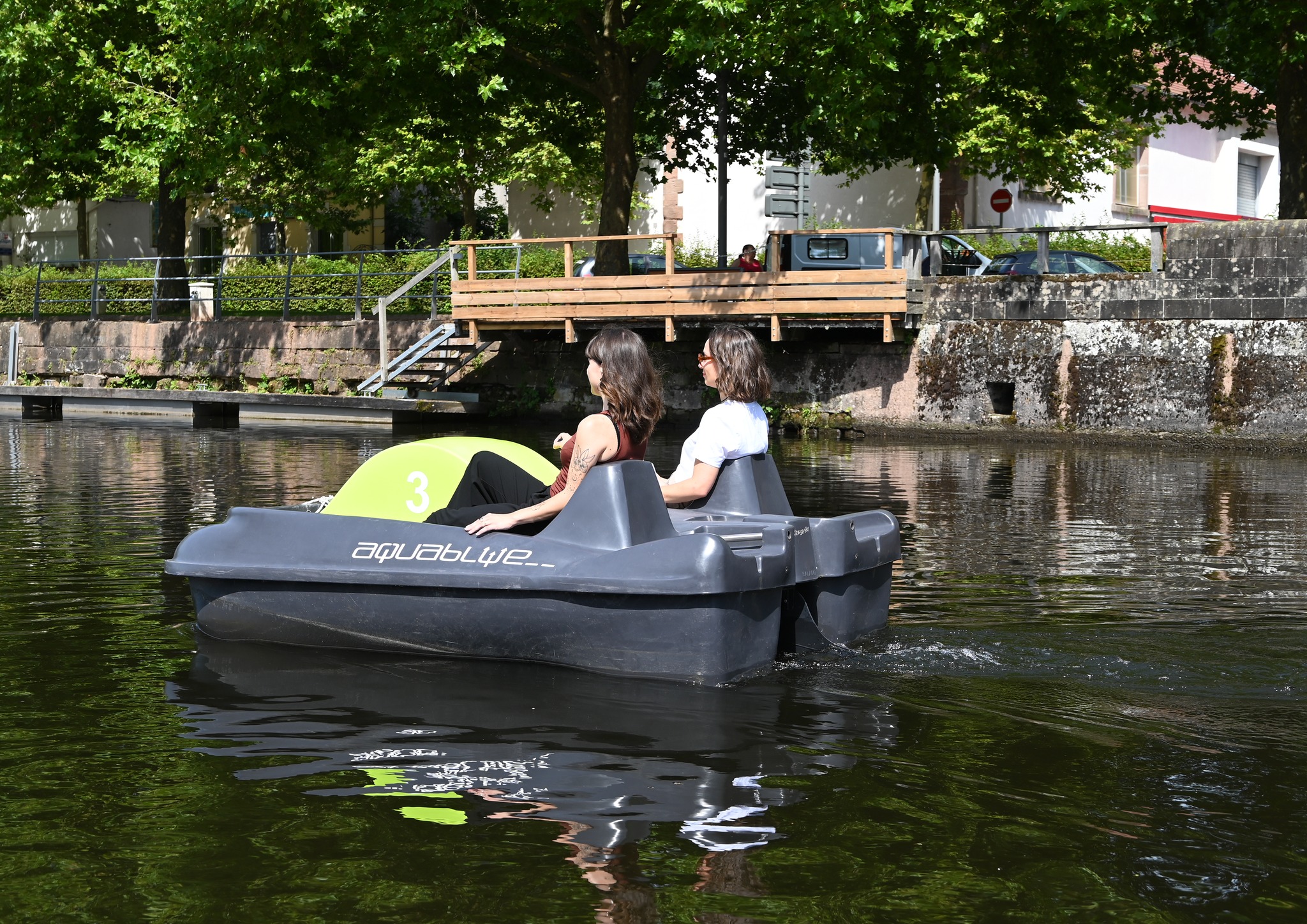 Balade à bord d'un pédalo - Epinal Info