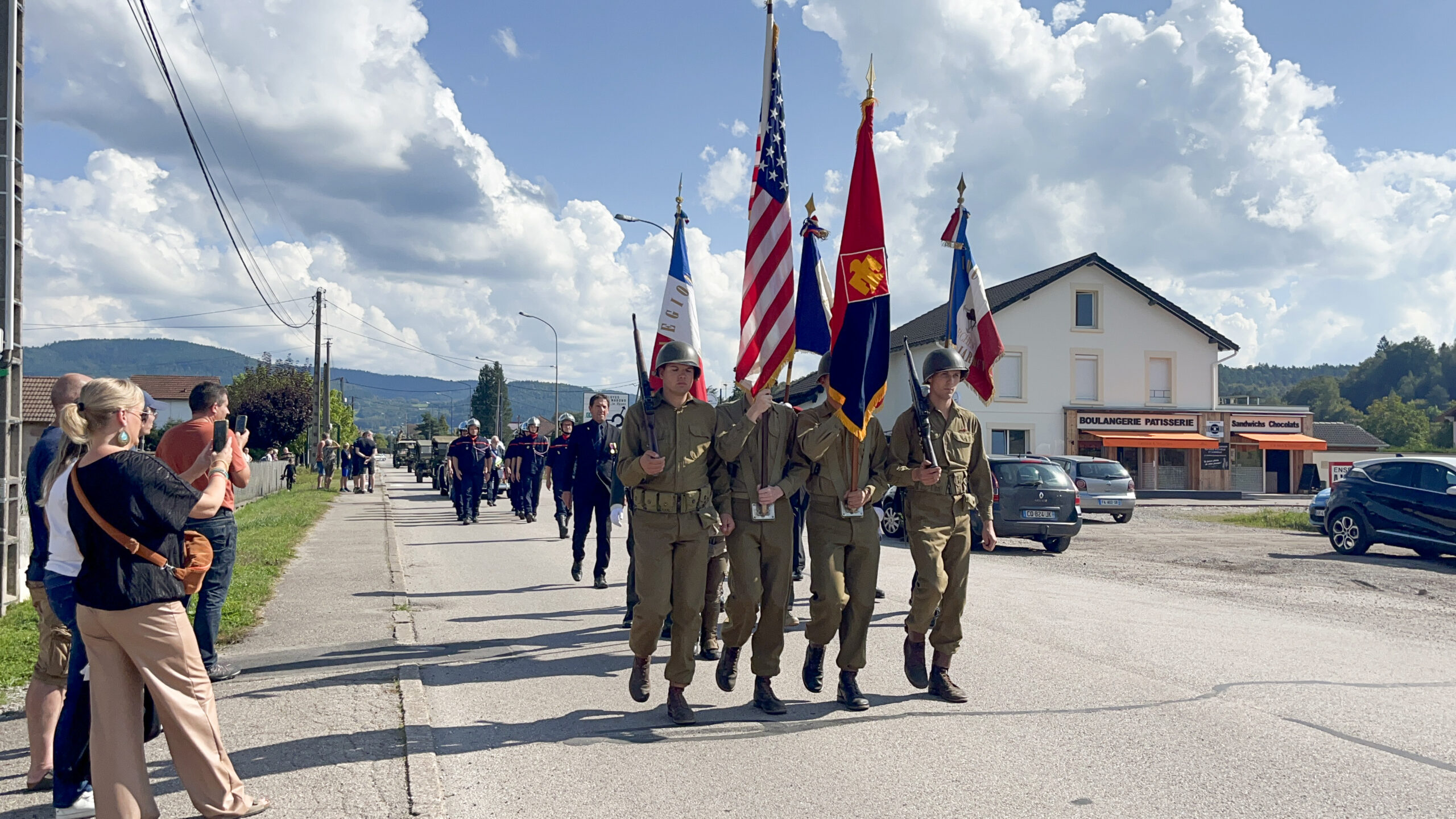 80 ans de la Libération : le défilé des véhicules anciens et de la ...