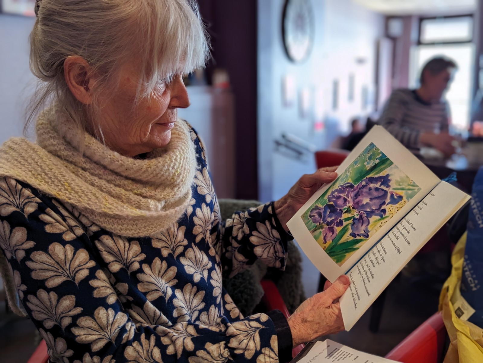 « Ce que les fleurs murmurent », le nouveau recueil de poèmes de la ...