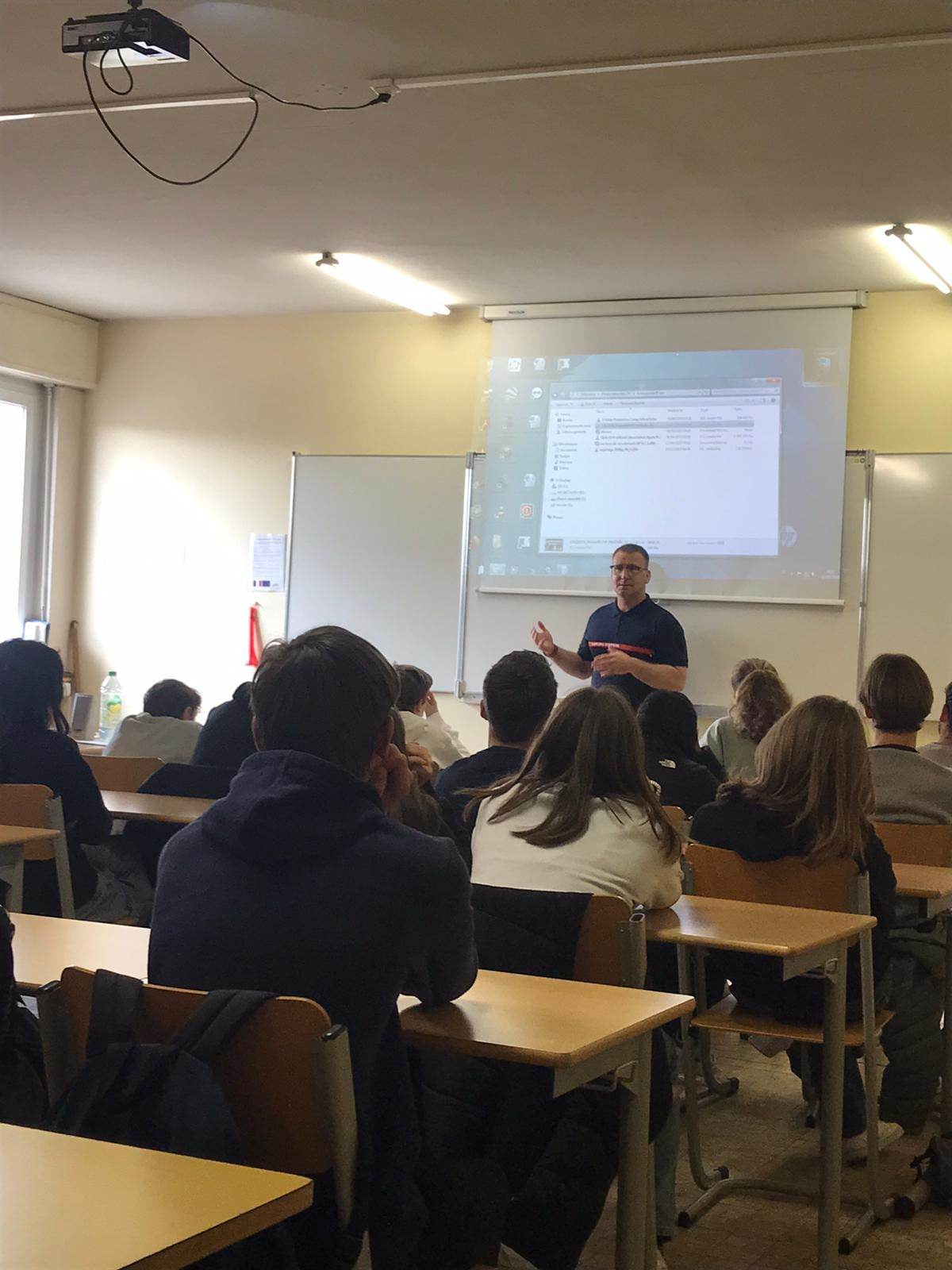 De futurs Jeunes Sapeurs-Pompiers au collège Sainte-Marie ? - Saint Die ...