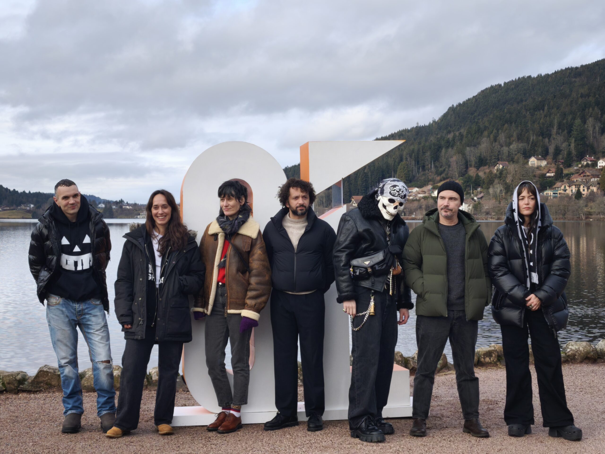 Les membres du jury longs métrages se réunissent au bord du lac - Saint ...
