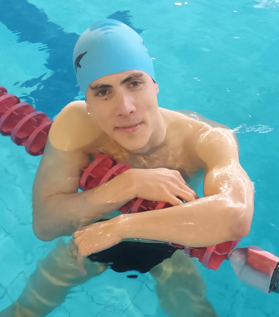 Brenda tindrade she is slight and wee but has MM breasts